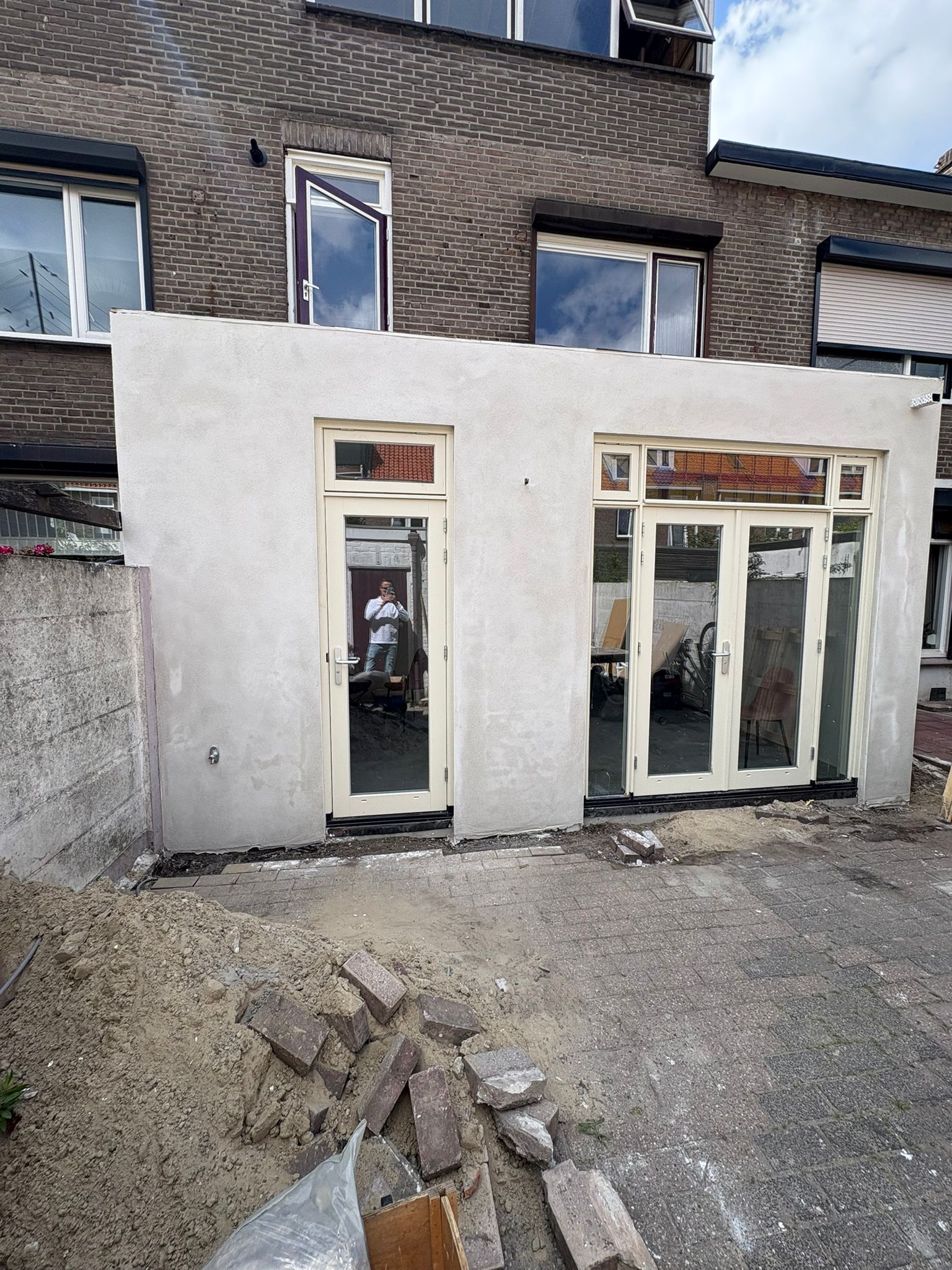 Buitengevel met licht schuurwerk in Breda centrum